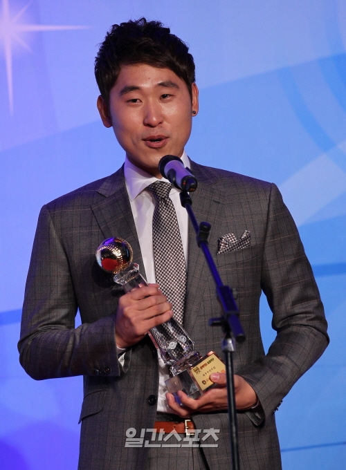 KIA 에이스 윤석민의 '미모 욕심' | JTBC 뉴스