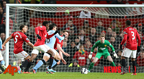 [EPL]'아게로 결승골' 맨시티, 맨더비 승리 | JTBC 뉴스