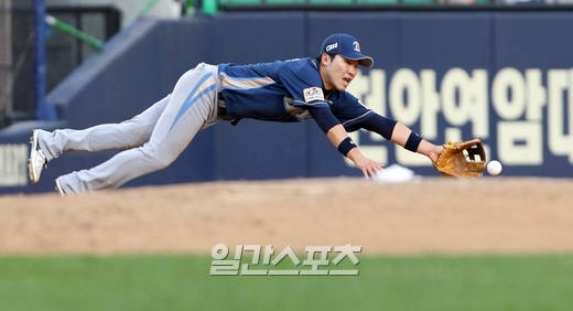 [PO] NC, 지석훈 수비 실수가 불러온 나비효과 | JTBC 뉴스