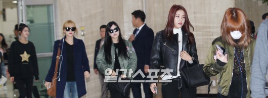 [포토]AOA, 김포공항 통해 입국 | JTBC 뉴스