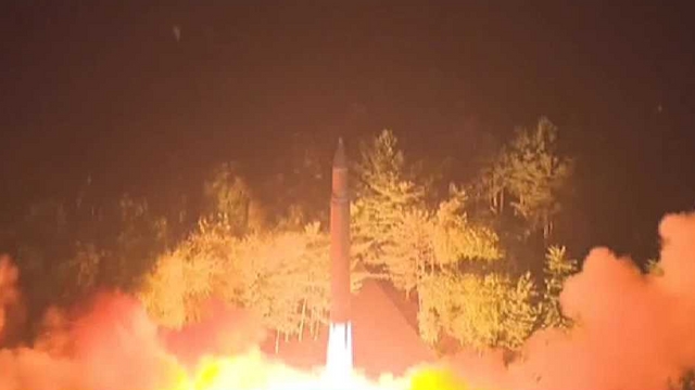 [정치현장] 북한, ICBM 2차 발사…난감한 문재인 정부 | JTBC 뉴스