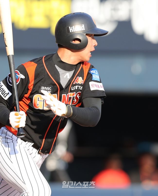 '이천웅 끝내기 안타' LG, 롯데전 5-4 재역전승 | JTBC 뉴스