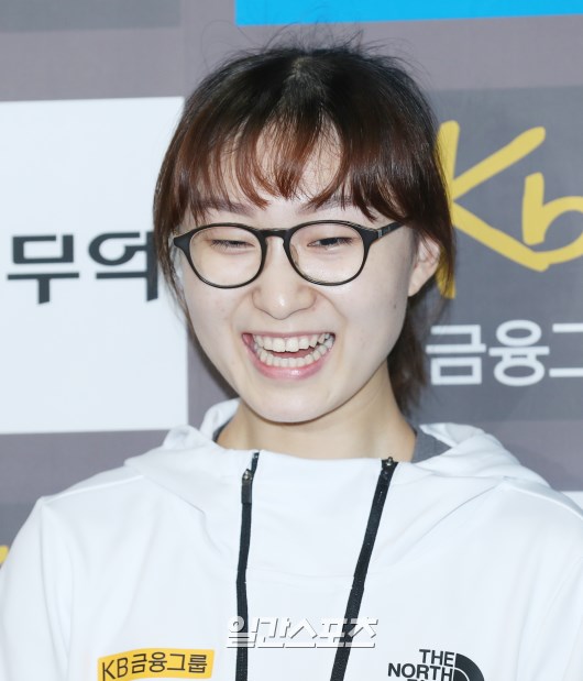 [포토]쇼트트랙 최민정, 성인된 느낌 안 들어 | JTBC 뉴스