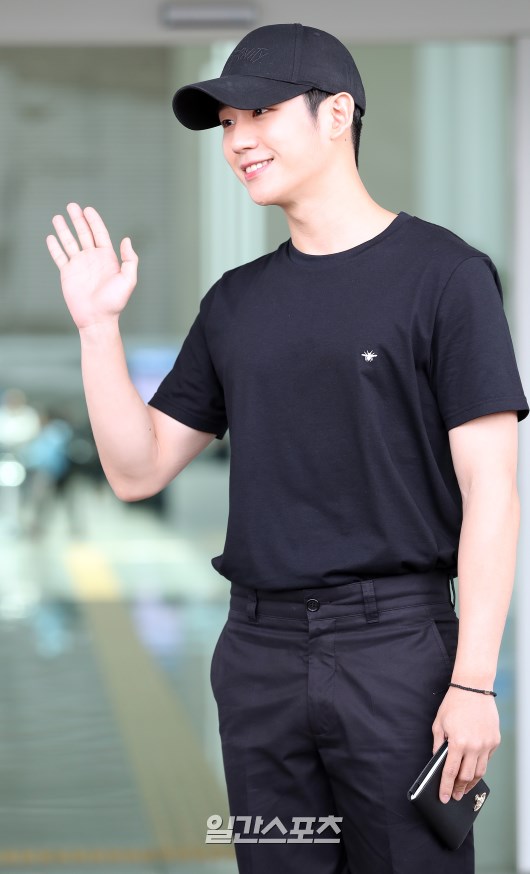 [포토]정해인 공항패션의 완성은 얼굴 증명 Jtbc 뉴스