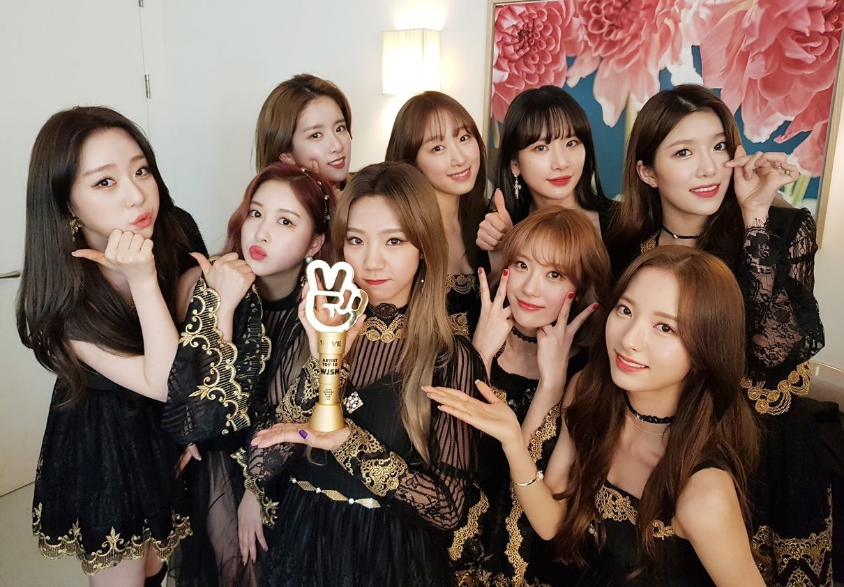 "데뷔 3주년에 맞은 겹경사"..우주소녀, '2019 GLOBAL VLIVE TOP 10' 수상 | JTBC 뉴스