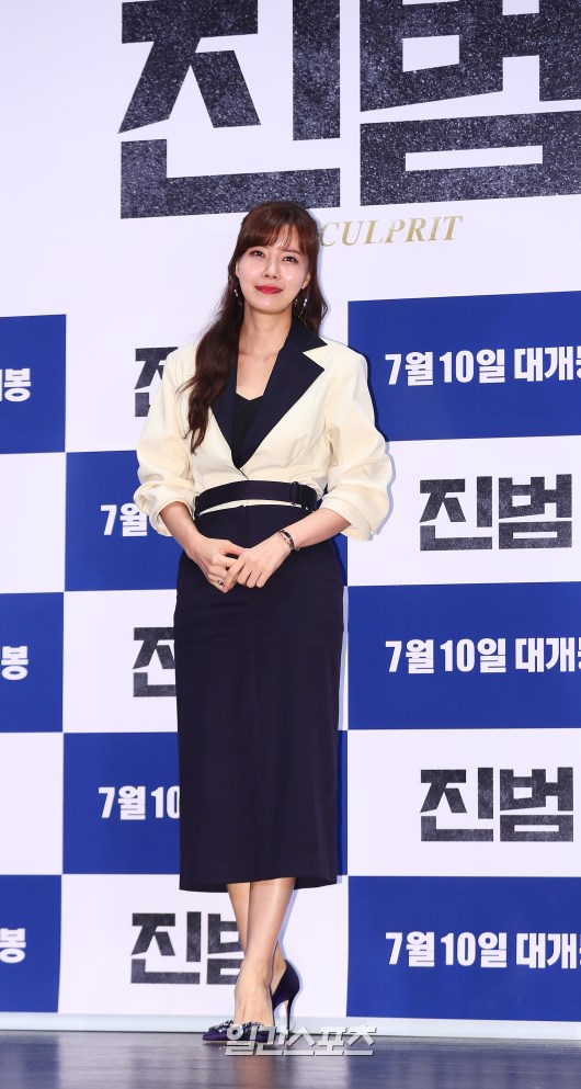 [포토]유선 돋보적인 아름다움을 과시하며 | JTBC 뉴스