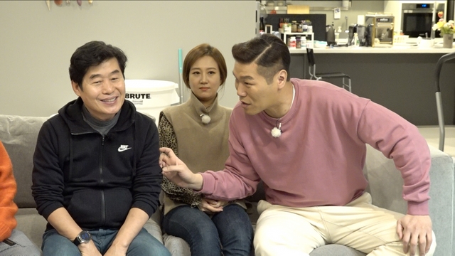 '유랑마켓' 숨 막히는 가격 흥정! 서장훈도 한수 무른 이연복의 물건은? | JTBC 뉴스