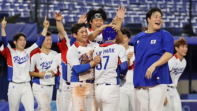 한국 야구, 이스라엘과 첫 경기서 연장 10회 끝내기 승 | JTBC 뉴스