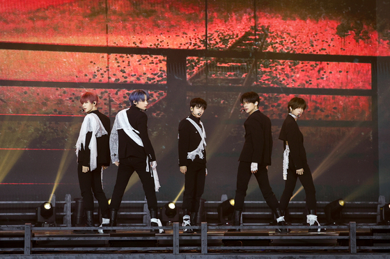 TXT, 자신감 풀충전 컴백 "이런 음악·비주얼은 우리 뿐"(종합) | JTBC 뉴스