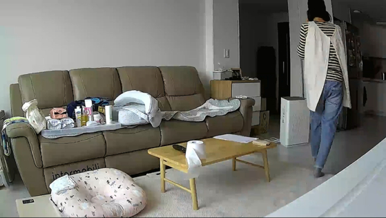 2000만원 잃을 뻔한 산후도우미…보이스피싱 직감한 아기 아빠가 막았다 | JTBC 뉴스