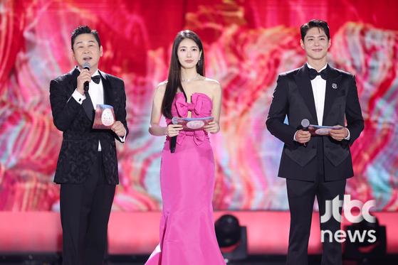 [60회 백상] 신동엽·수지·박보검, 환갑잔치 빛낸 '완벽 호흡' 진행력 | JTBC 뉴스