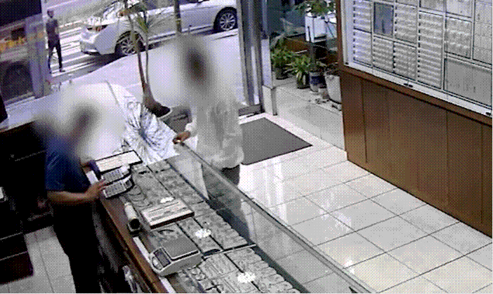 [영상] 금은방서 3500만원 팔찌 훔쳐 달아나…시민들이 잡았다 | JTBC 뉴스