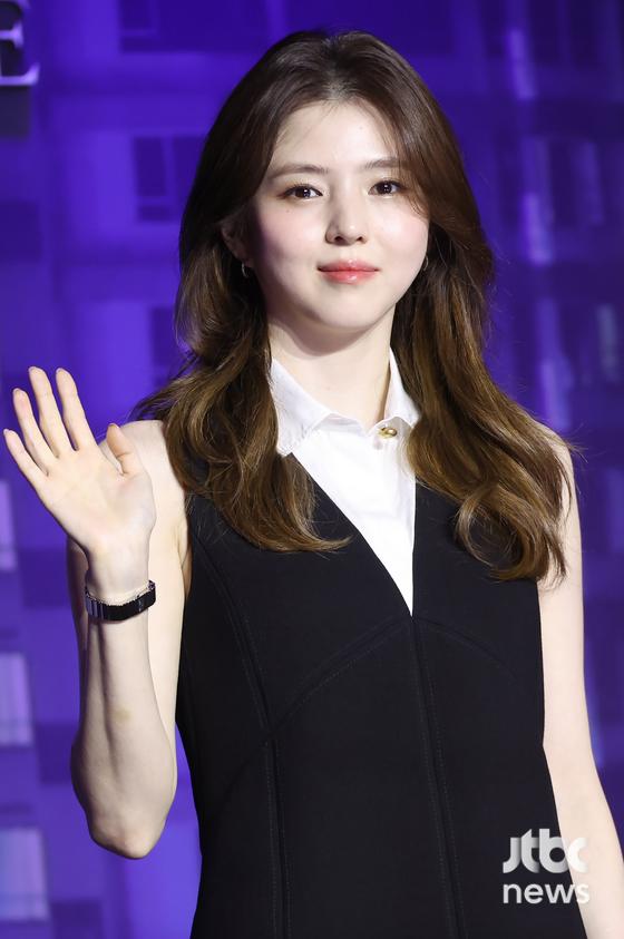 한소희, 1994년생 아닌 1993년생 뒤늦게 밝혀진 사연 | JTBC뉴스