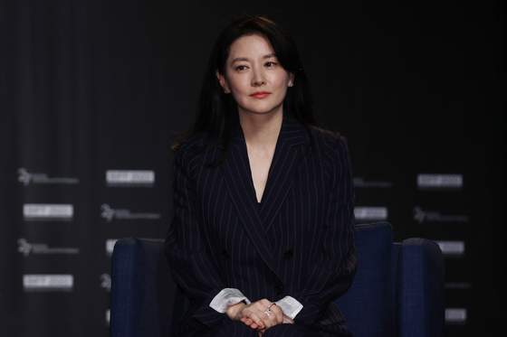 이영애, "김 여사와 친분" 주장한 유튜버 상대 손배소 패소 | JTBC 뉴스