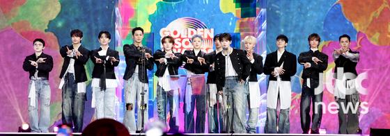 세븐틴·TXT·뉴진스, '그래미 어워드' 자선 경매 기부 참여 | JTBC 뉴스