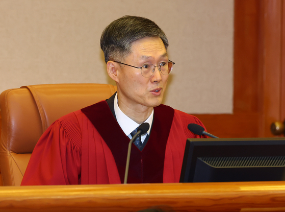 문형배, '동창 카페 음란물 논란'에 "경찰 적극 수사해야" | JTBC 뉴스