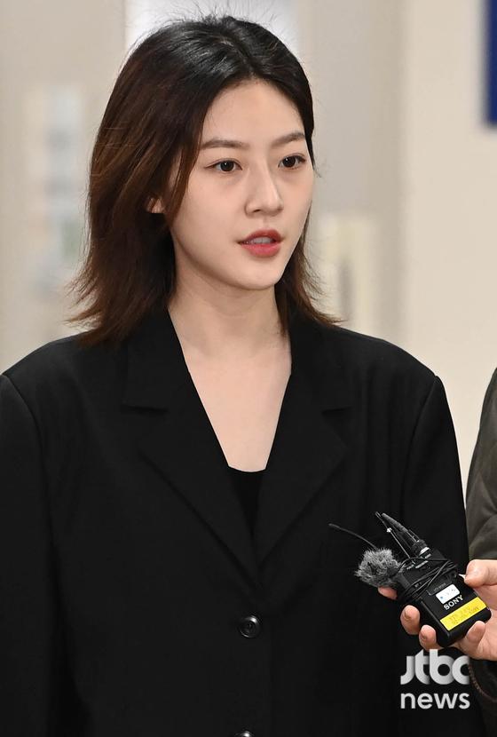 故김새론 유족 측, 기자회견 연다 “김수현과 교제 시점 증거 공개” | JTBC 뉴스