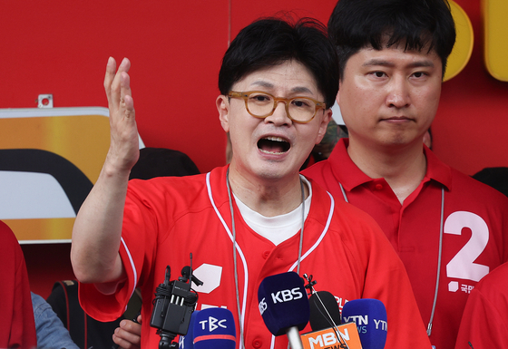 한동훈 “김문수, 부정선거 음모론과 단호히 절연한다 선언해야” | JTBC 뉴스