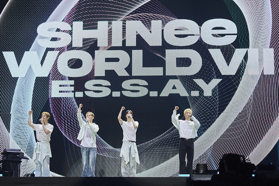 SHINee、17年の歩みを詰め込んだ“輝くエッセイ”…伝説の7回目単独コンサート完走 | K-POP | K-HALLYUNEWS