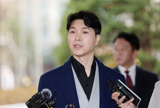 ‘박수홍 돈 횡령’ 친형 항소심서 법정구속...형량도 늘어